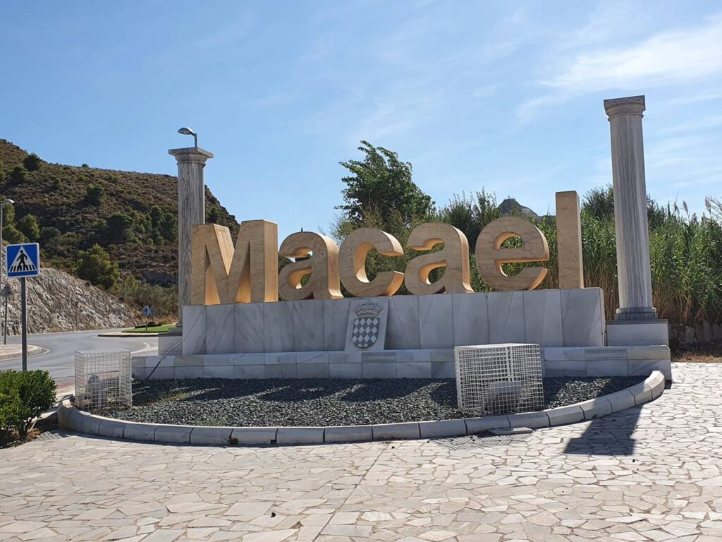 El mortero más grande del mundo, en Macael - Qué Ver en Almería